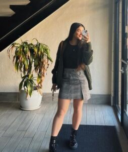 Hana Effron Age: Know Her Height, Boyfriend, Family and Net Worth